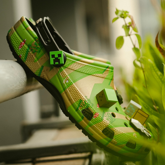 Crocs ครอคส์ รองเท้าแตะ รองเท้าแบบสวม คอลแลป เกมมายคราฟ UX Minecraft ...