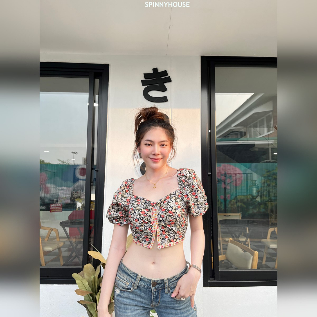 SpinnyHouse เสื้อไปทะเล ต้อนรับซัมเมอร์ ใส่สบาย ด้านหลังยืด แขนพอง ดีเทลช่วงขอบลายดอกไม้ รุ่น ...