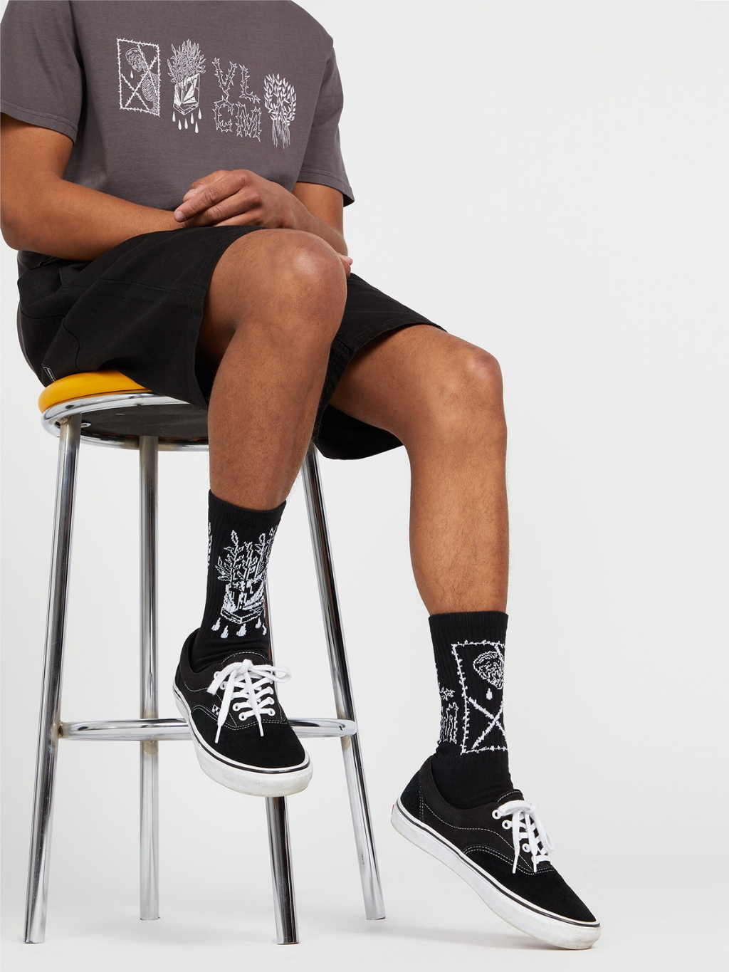 VOLCOM ถุงเท้า VADERETRO FEATURED ARTIST SOCKS - NYLA Thailand - ThaiPick