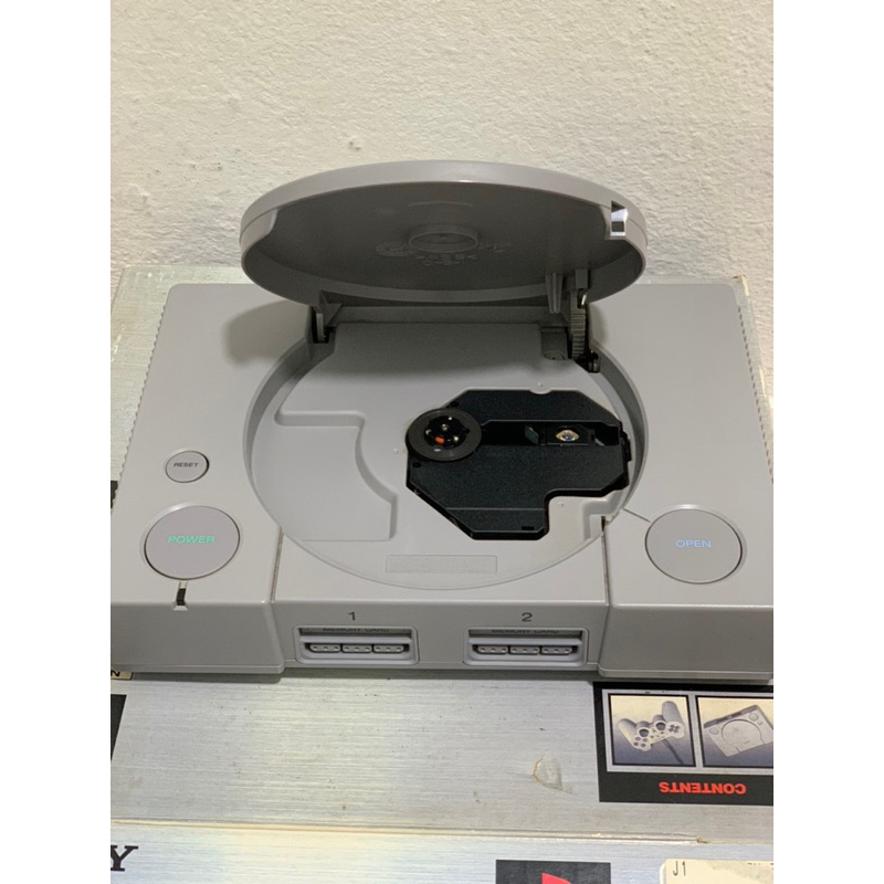 ps1 (Fat) มือสอง เครื่องญี่ปุ่น 110v เสียบสเตปดาวน์ทุกครั้งก่อนเล่นครับ รุ่น SCPH-7000 มีกล่อง ...